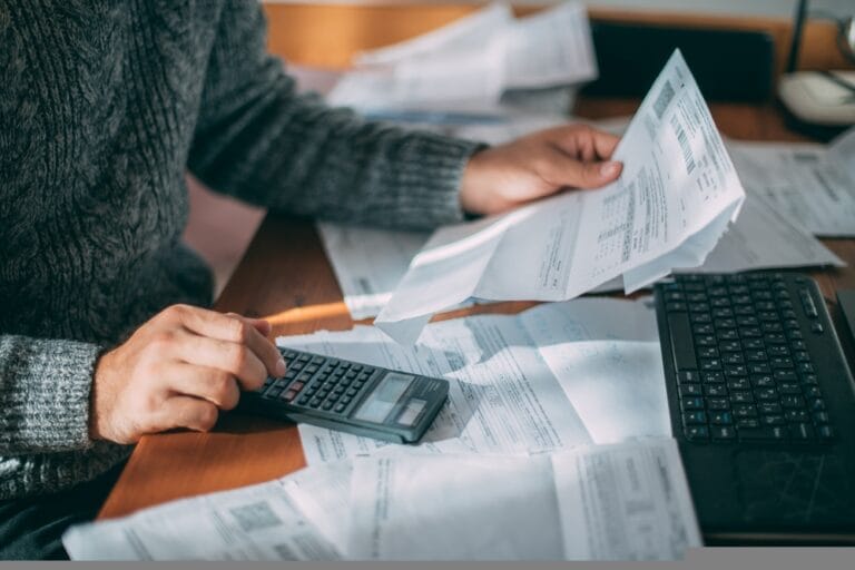 Gestão de contas a pagar e receber: como fazer e as diferenças